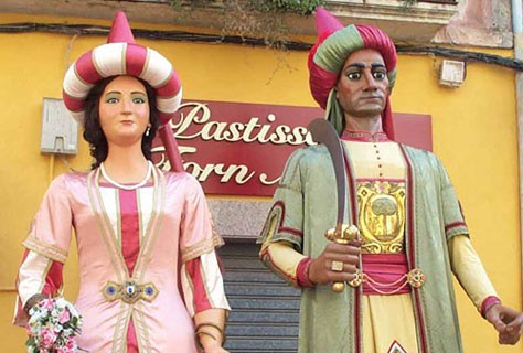 Històries de gegants: en Mustafà i l’Elisenda del Pi - VilaWeb